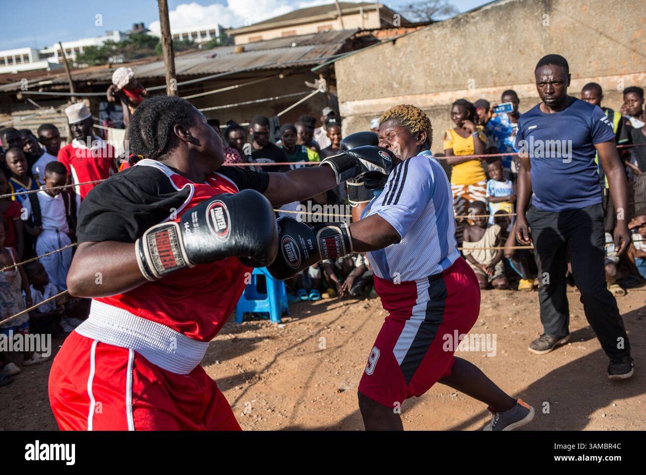 Boxing in Katanga slum, Kampala, Uganda, Africa Stock Photo - Alamy