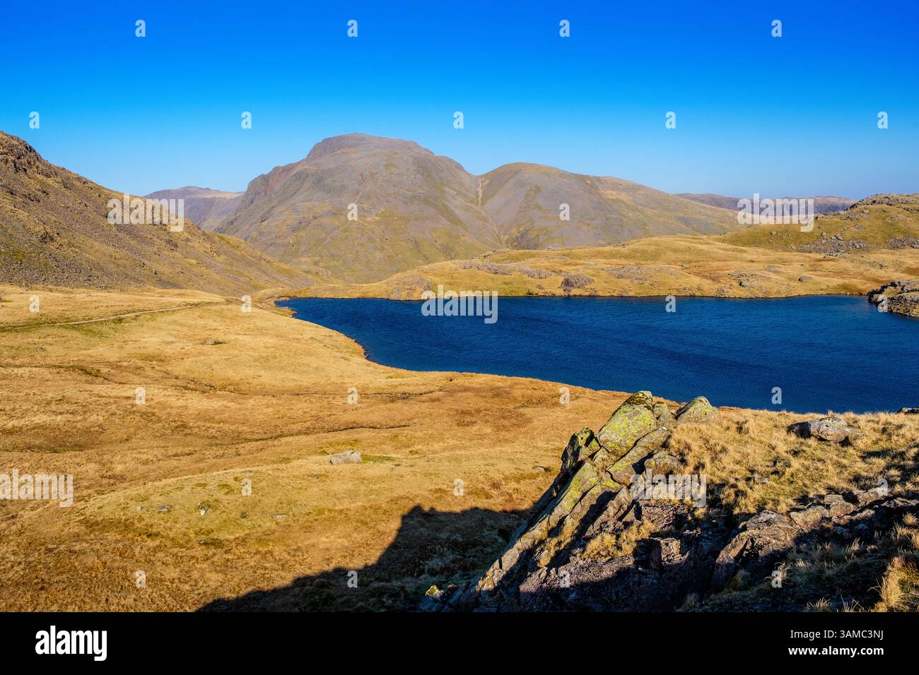 Sprinkling Tarn, Great Gable and Green Gable in the Lake Dsitrict ...