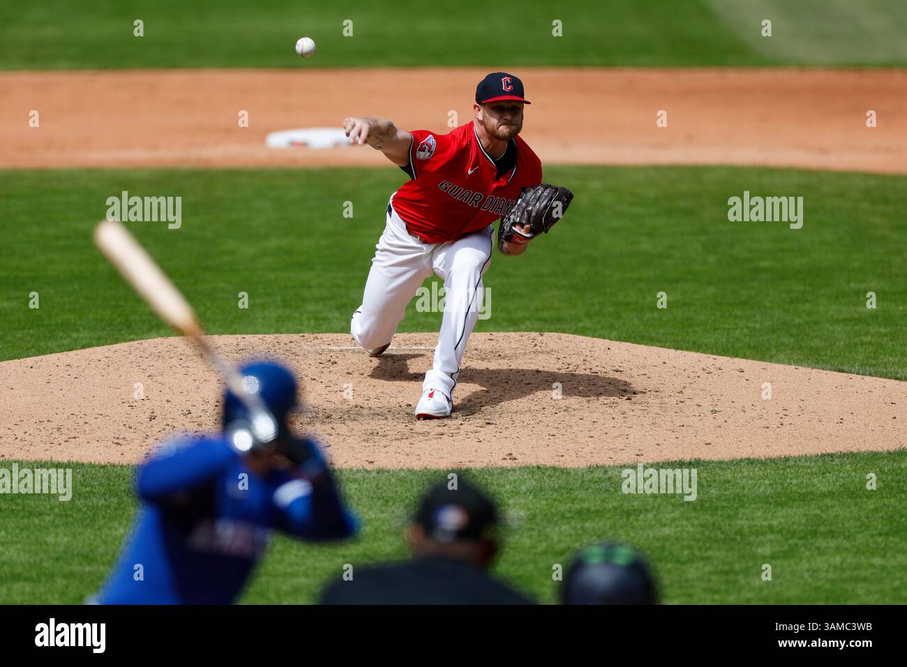 April 13, 2025: Cleveland Guardians pitcher Ben Lively (39) throws a ...
