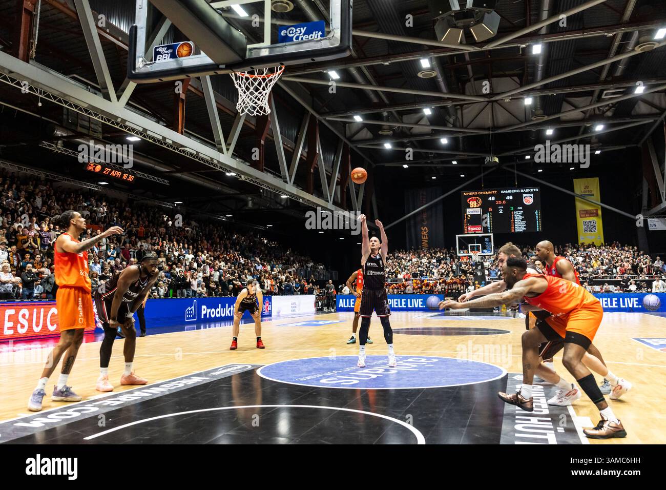 Chemnitz, Deutschland. 13th Apr, 2025. Karsten Tadda (Bamberg Baskets ...