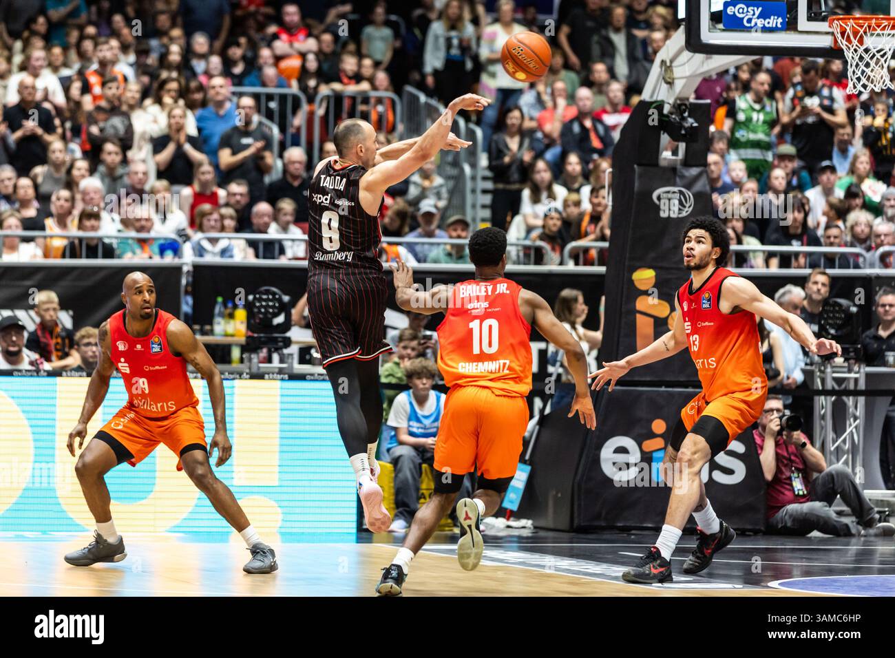 Chemnitz, Deutschland. 13th Apr, 2025. Karsten Tadda (Bamberg Baskets ...