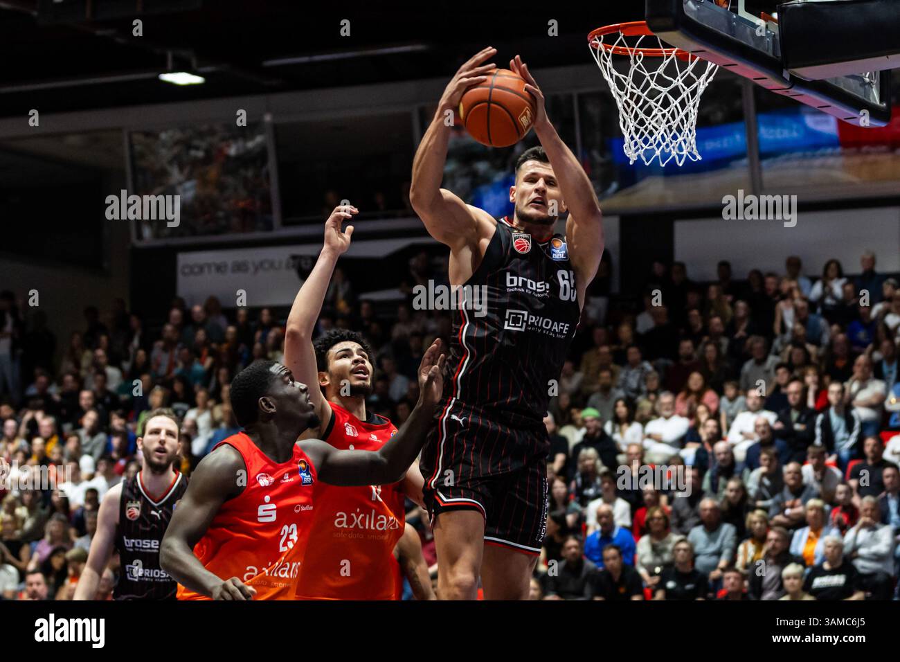 Chemnitz, Deutschland. 13th Apr, 2025. Filip Stanic (Bamberg Baskets ...