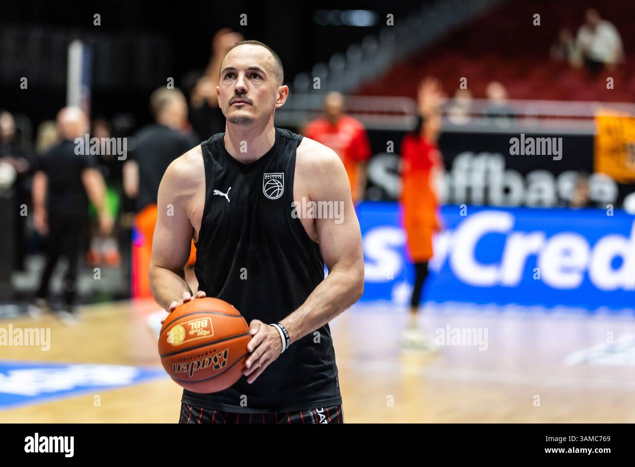 Chemnitz, Deutschland. 13th Apr, 2025. Karsten Tadda (Bamberg Baskets ...