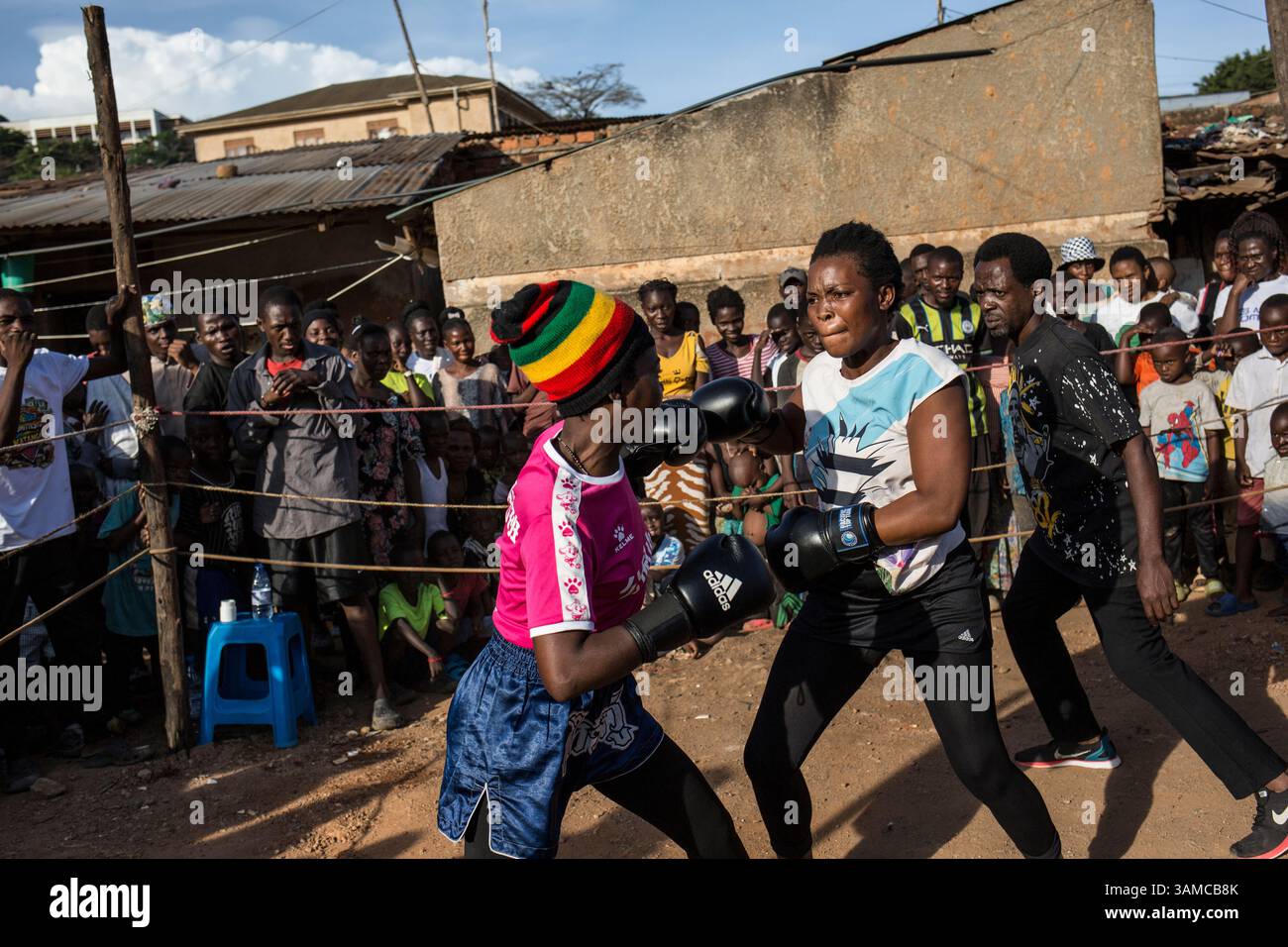 Boxing in Katanga slum, Kampala, Uganda, Africa Stock Photo - Alamy