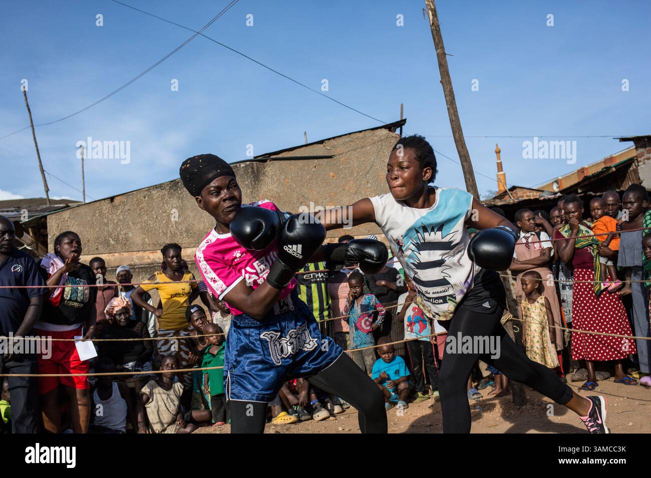 Boxing in Katanga slum, Kampala, Uganda, Africa Stock Photo - Alamy