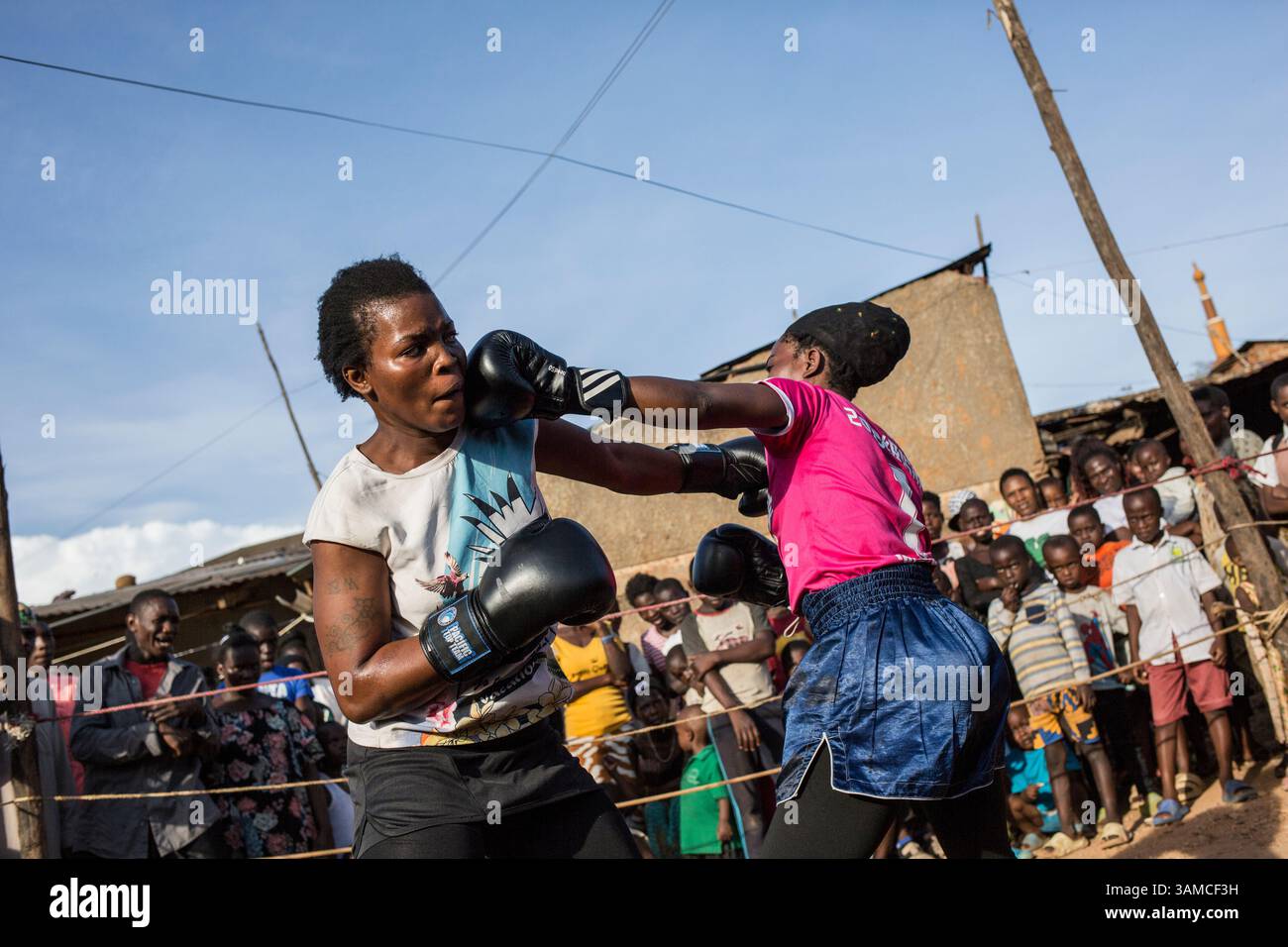 Boxing in Katanga slum, Kampala, Uganda, Africa Stock Photo - Alamy