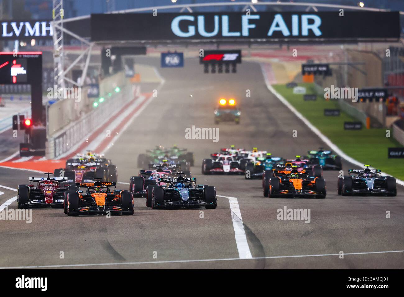 Sakhir, Bahrain. 13th Apr, 2025. Start of the race, 81 PIASTRI Oscar ...