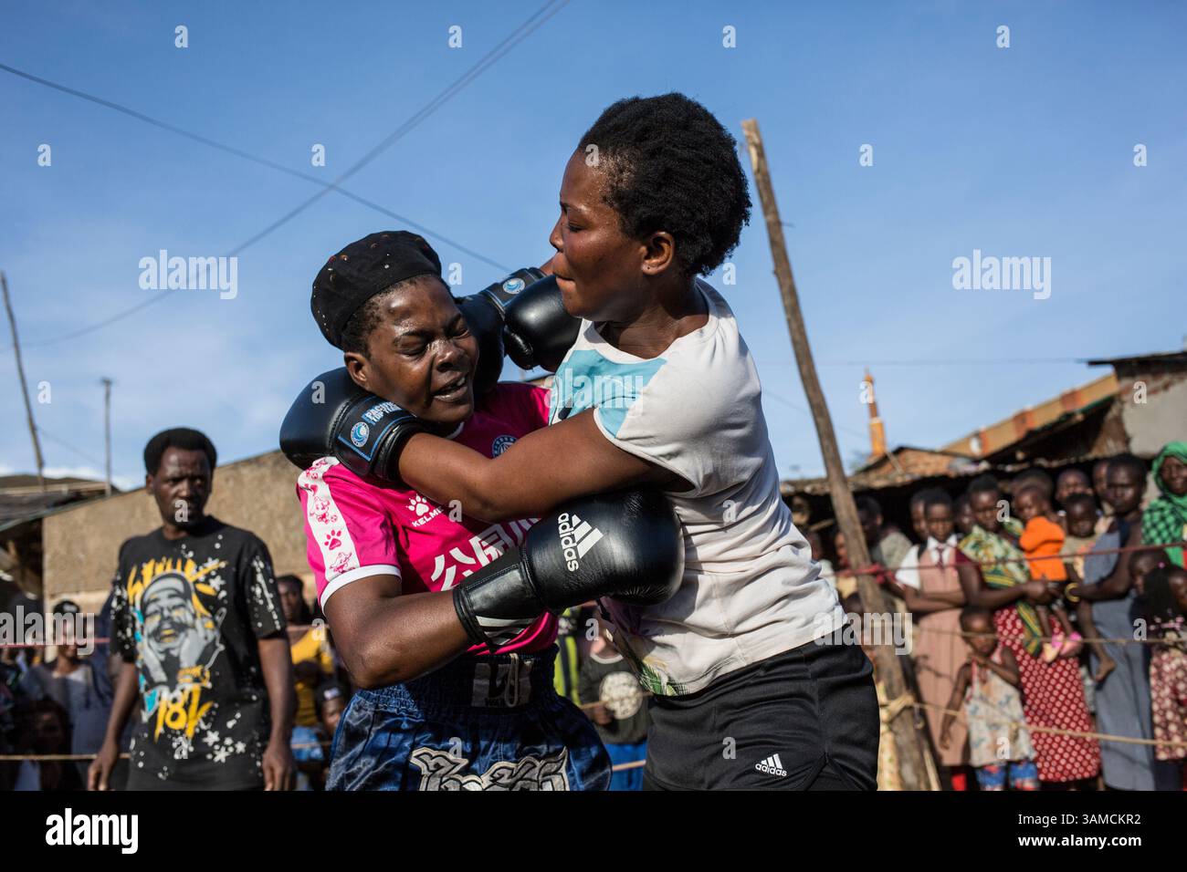Boxing in Katanga slum, Kampala, Uganda, Africa Stock Photo - Alamy