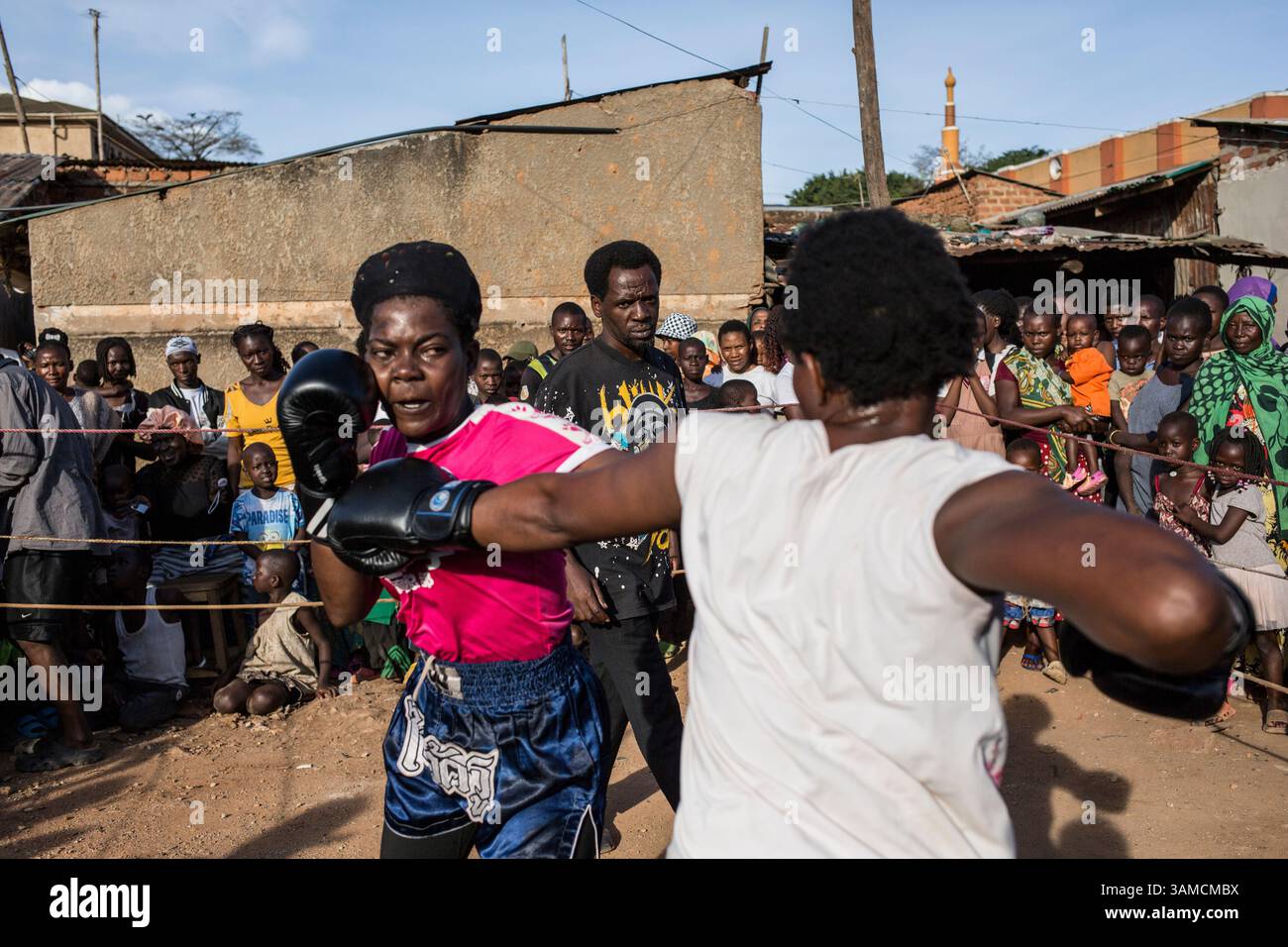 Boxing in Katanga slum, Kampala, Uganda, Africa Stock Photo - Alamy