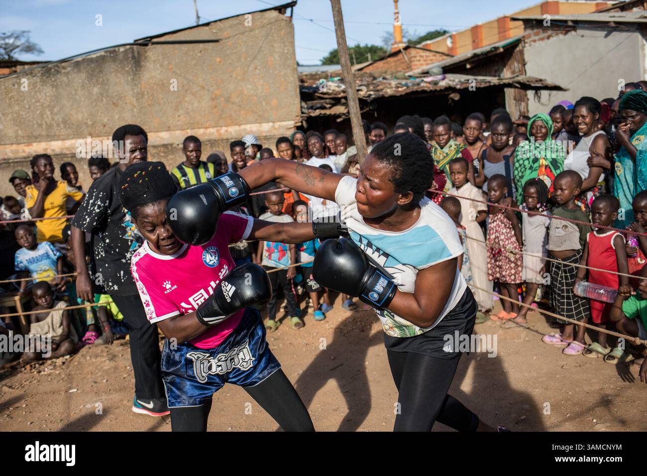 Boxing in Katanga slum, Kampala, Uganda, Africa Stock Photo - Alamy