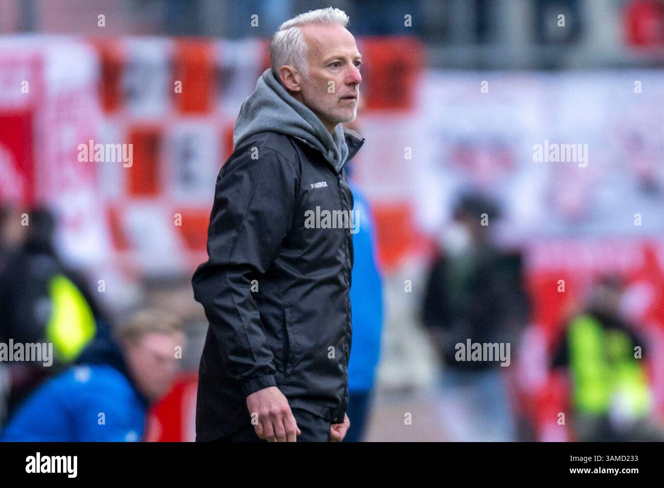 Halle, Deutschland. 11th Apr, 2025. Halle, Deutschland 11. April 2025: Regionalliga Nord/Ost ...