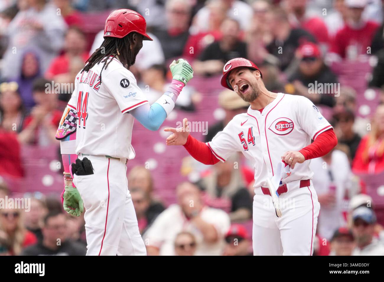 Cincinnati Reds' Elly De La Cruz (44) celebrates with first base coach ...