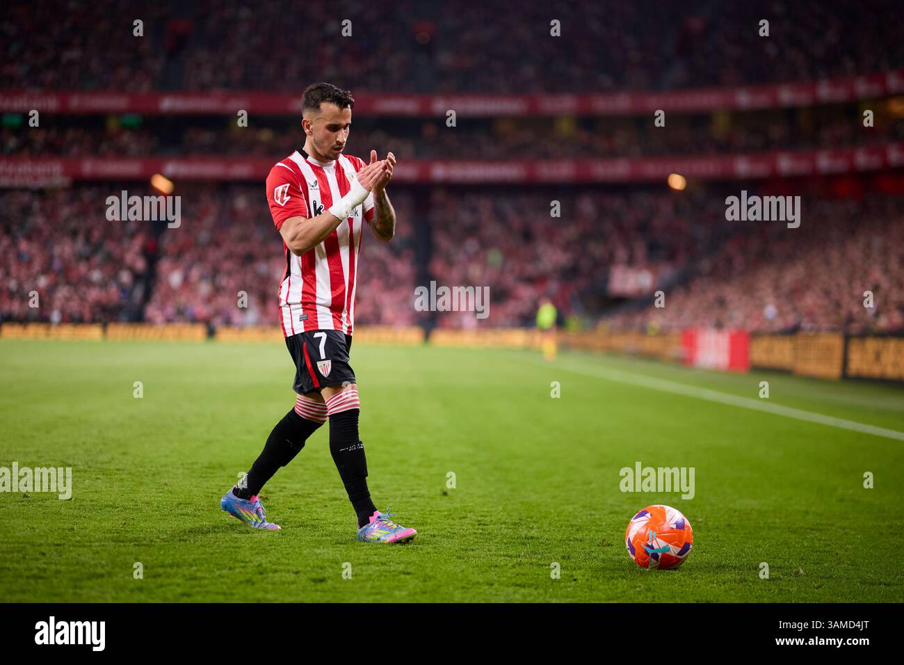 Alex Berenguer of Athletic Club reacts during the LaLiga EA Sports ...