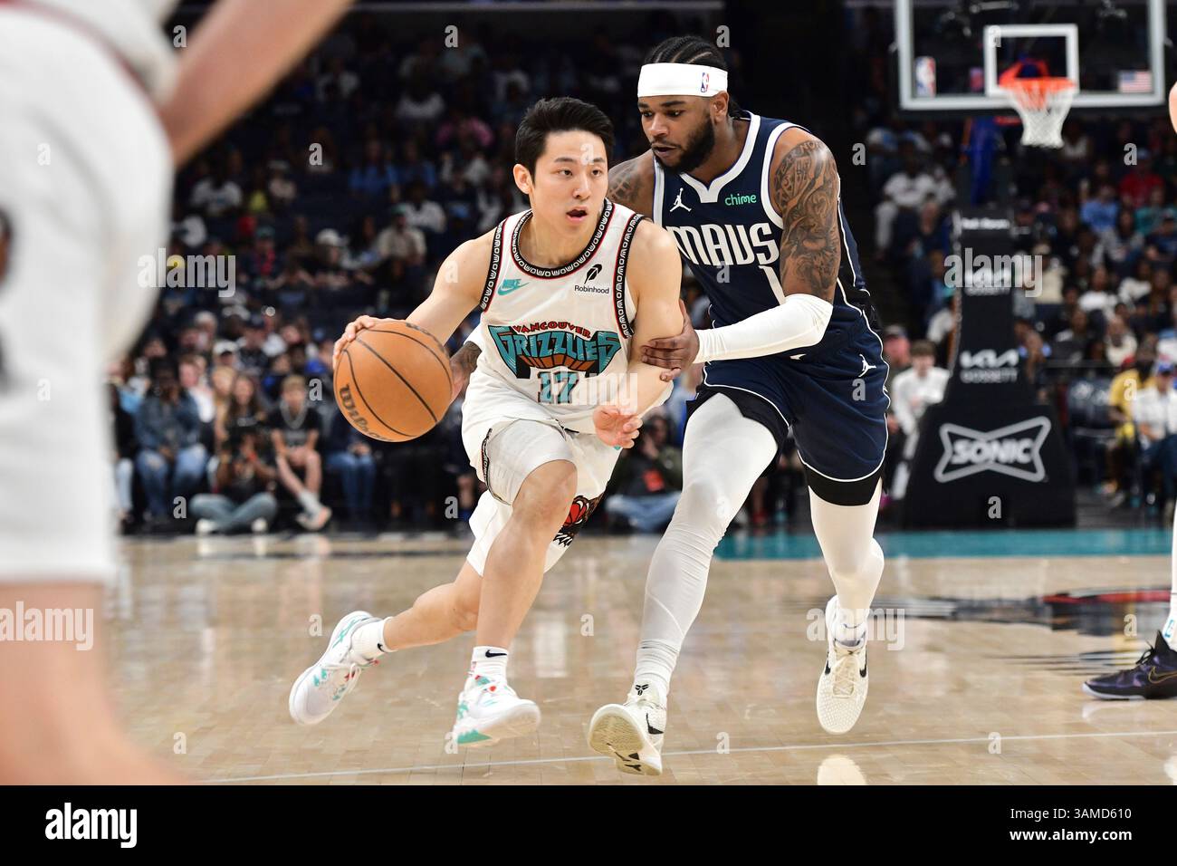 Memphis Grizzlies guard Yuki Kawamura (17) handles the ball against ...