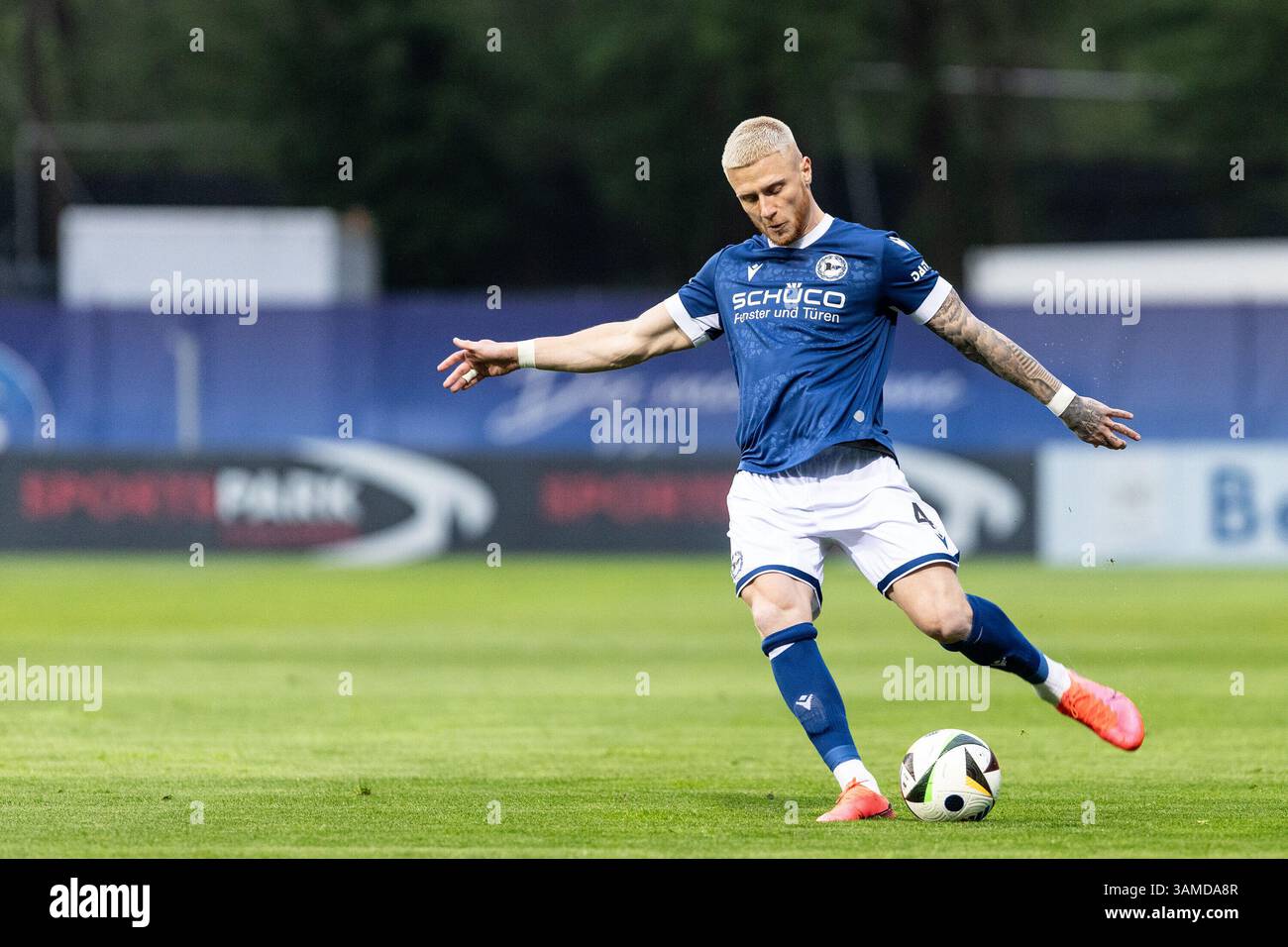 Oppie, Louis (DSC Arminia Bielefeld, 4) 3.Liga: Viktoria K?ln - DSC ...