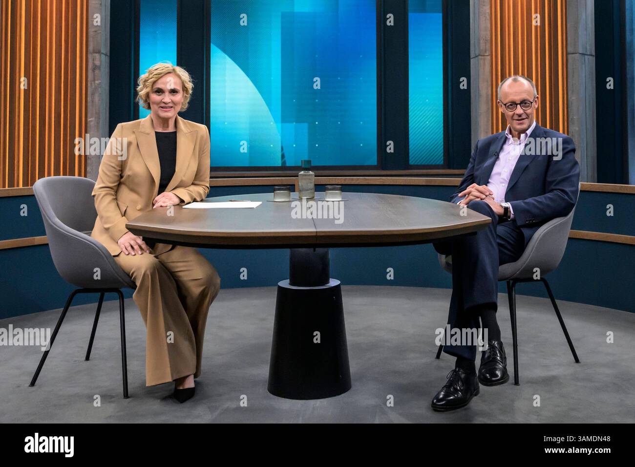 GER, Berlin, Studio, zu Gast bei - Caren Miosga, Polittalk, TV, Format, mit Moderatorin, NDR ...