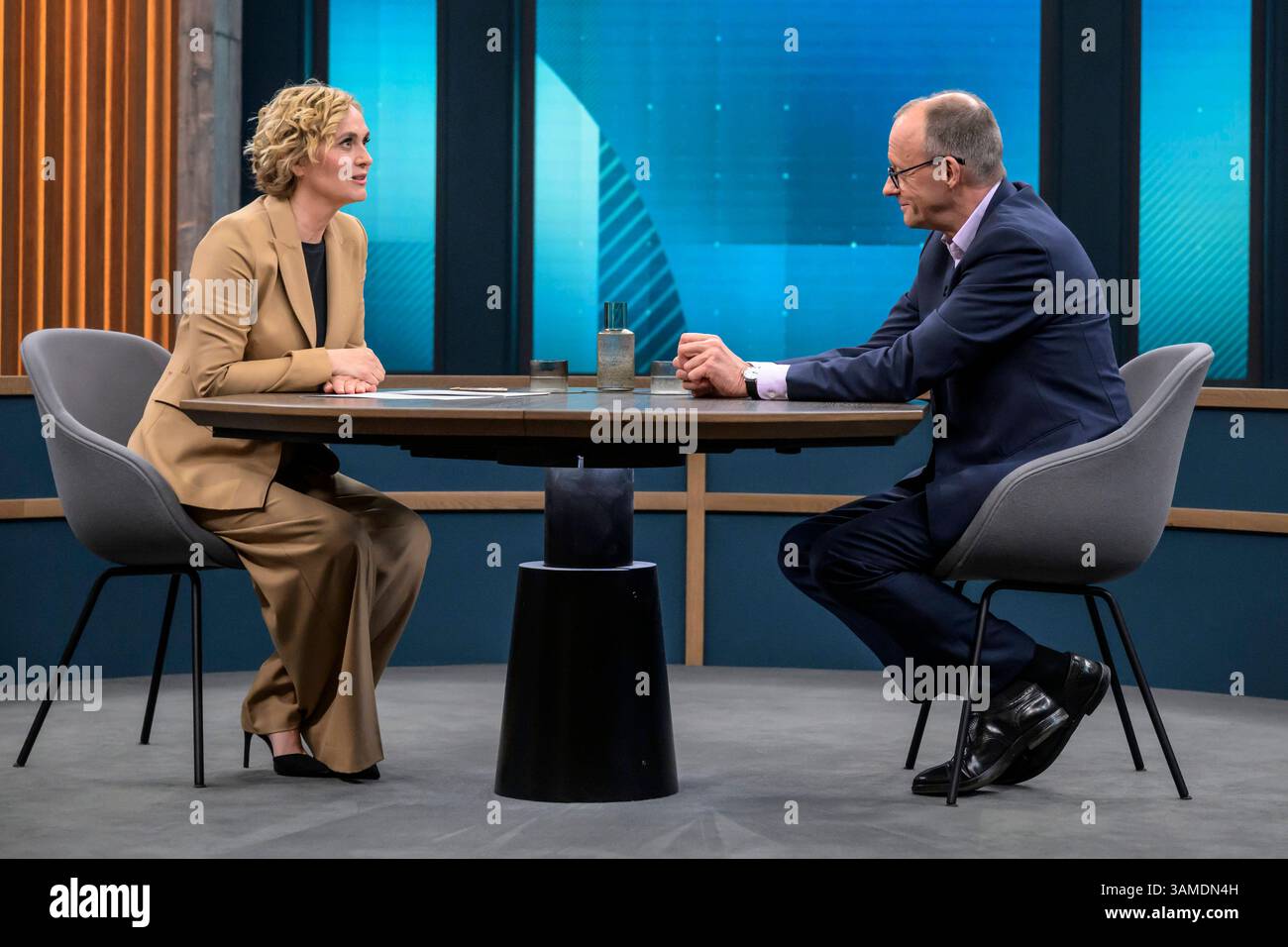 GER, Berlin, Studio, zu Gast bei - Caren Miosga, Polittalk, TV, Format, mit Moderatorin, NDR ...