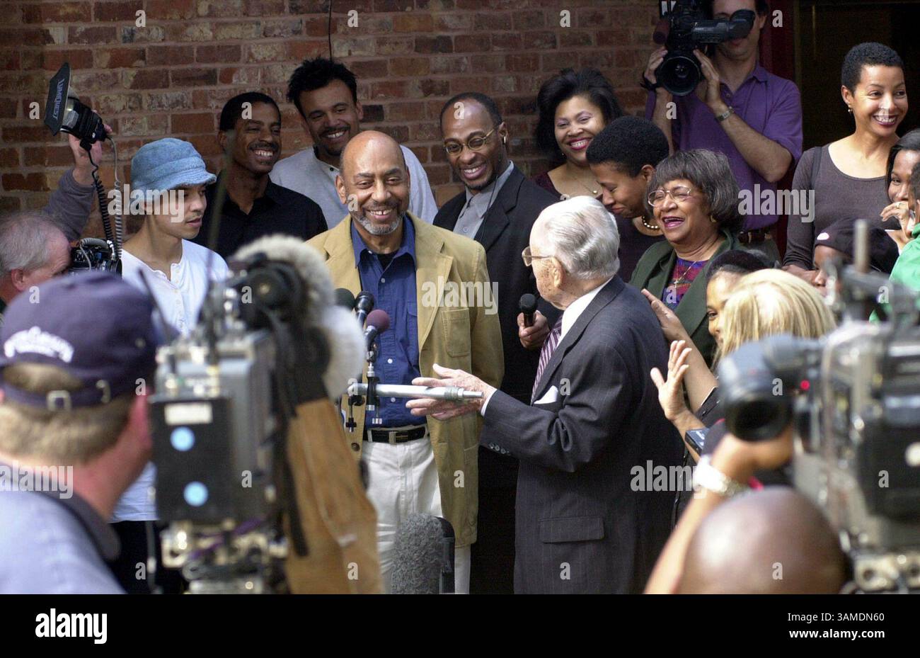 Feb. 25, 2000 - U.S. - KRT US NEWS STORY SLUGGED: PARDON KRT PHOTOGRAPH ...