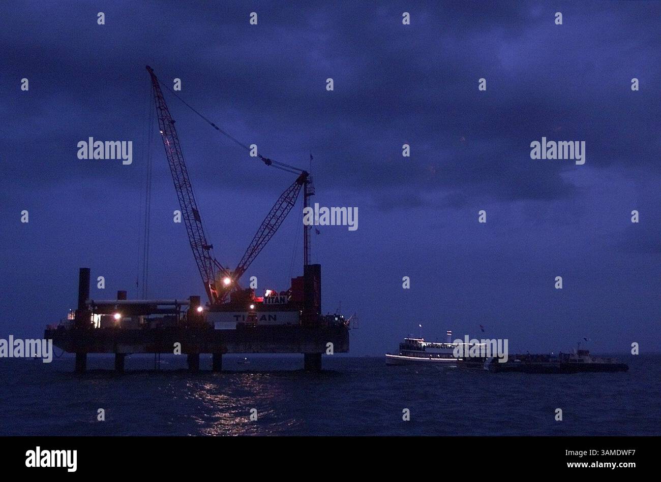 Aug. 8, 2000 - U.S. - KRT US NEWS STORY SLUGGED: HUNLEY KRT PHOTOGRAPH ...