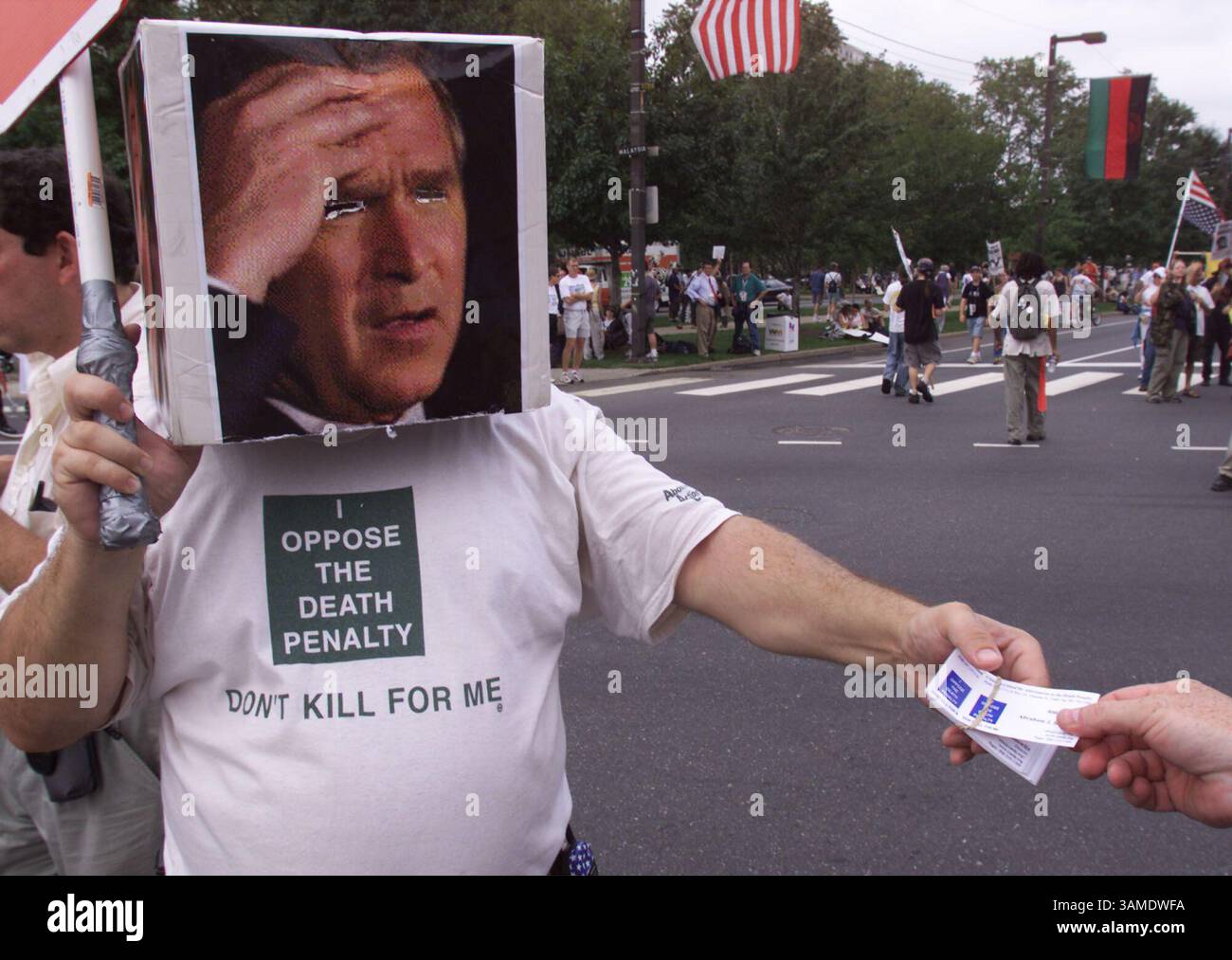July 30, 2000 - U.S. - KRT US NEWS STORY SLUGGED: GOP KRT PHOTOGRAPH BY CHUCK KENNEDY (July 30 ...