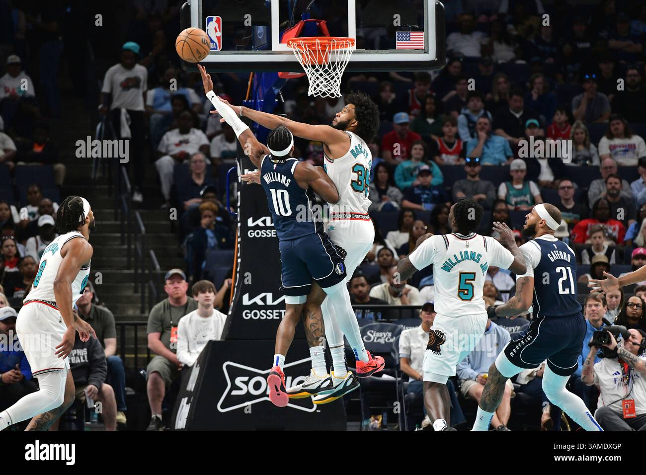 Dallas Mavericks guard Brandon Williams (10) shoots against Memphis ...