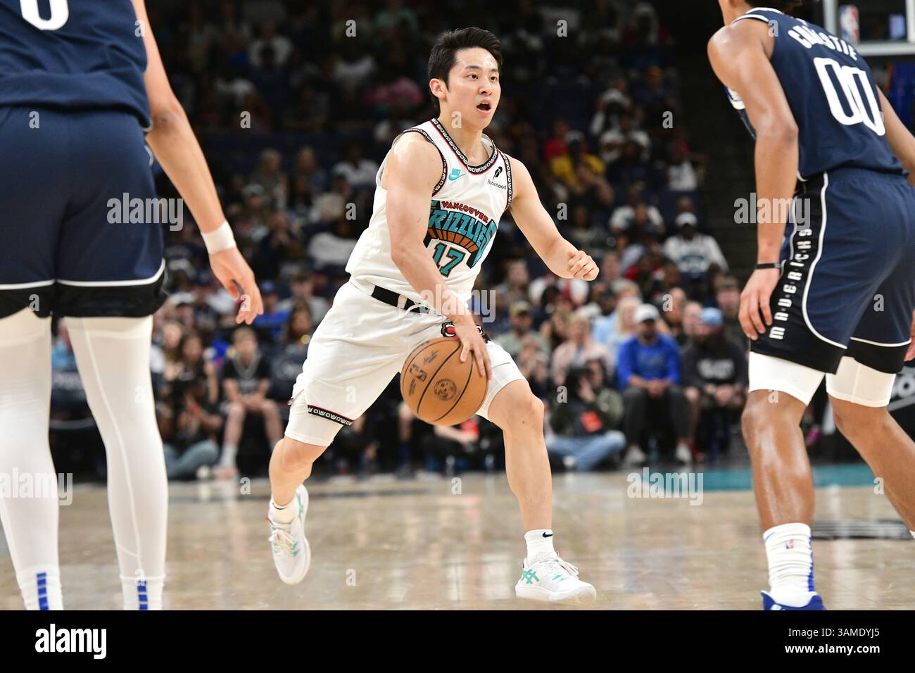 Memphis Grizzlies guard Yuki Kawamura (17) handles the ball in the ...
