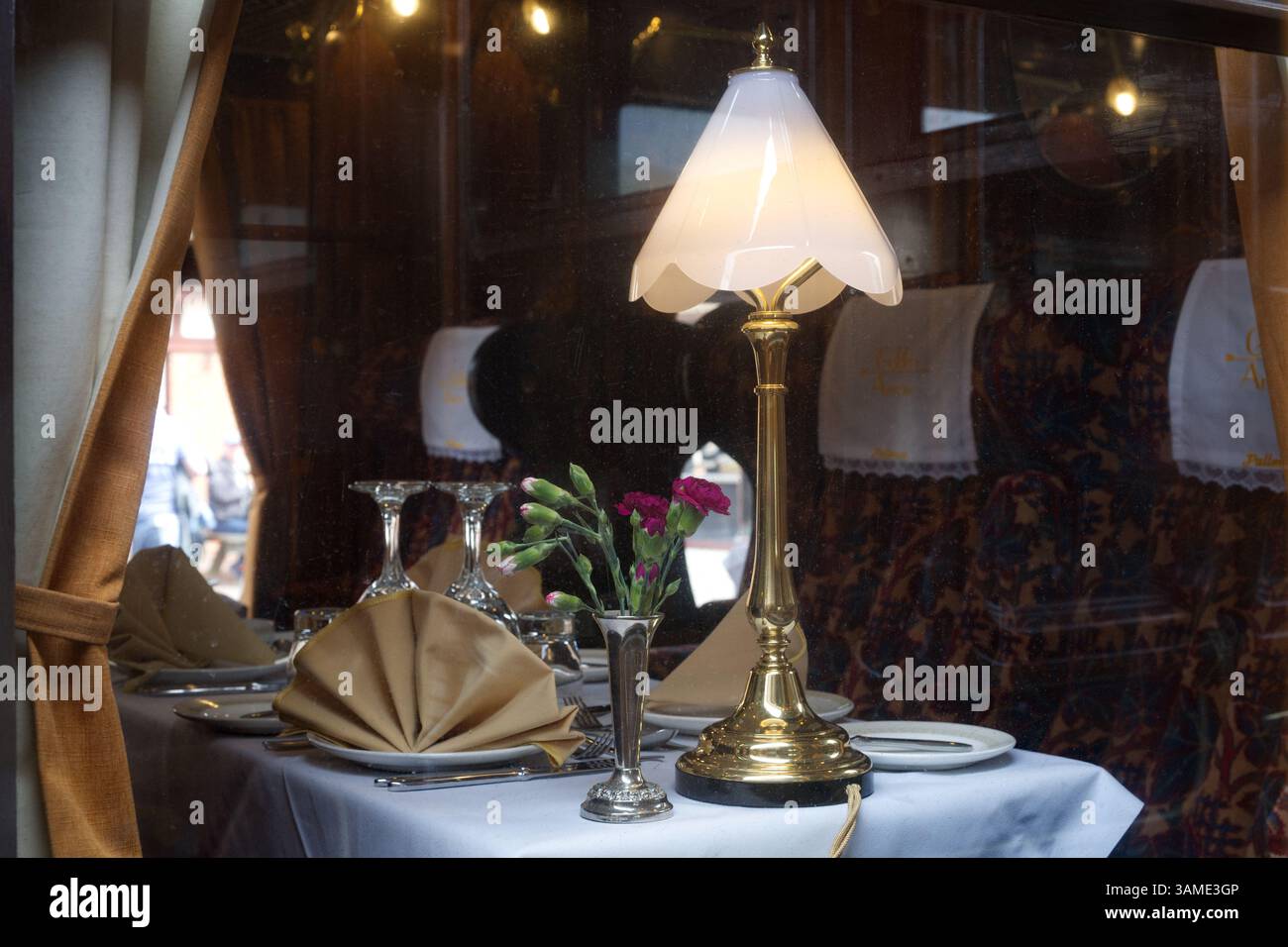 A dining car on a steam train - Bluebell Railway - East Sussex UK Stock ...