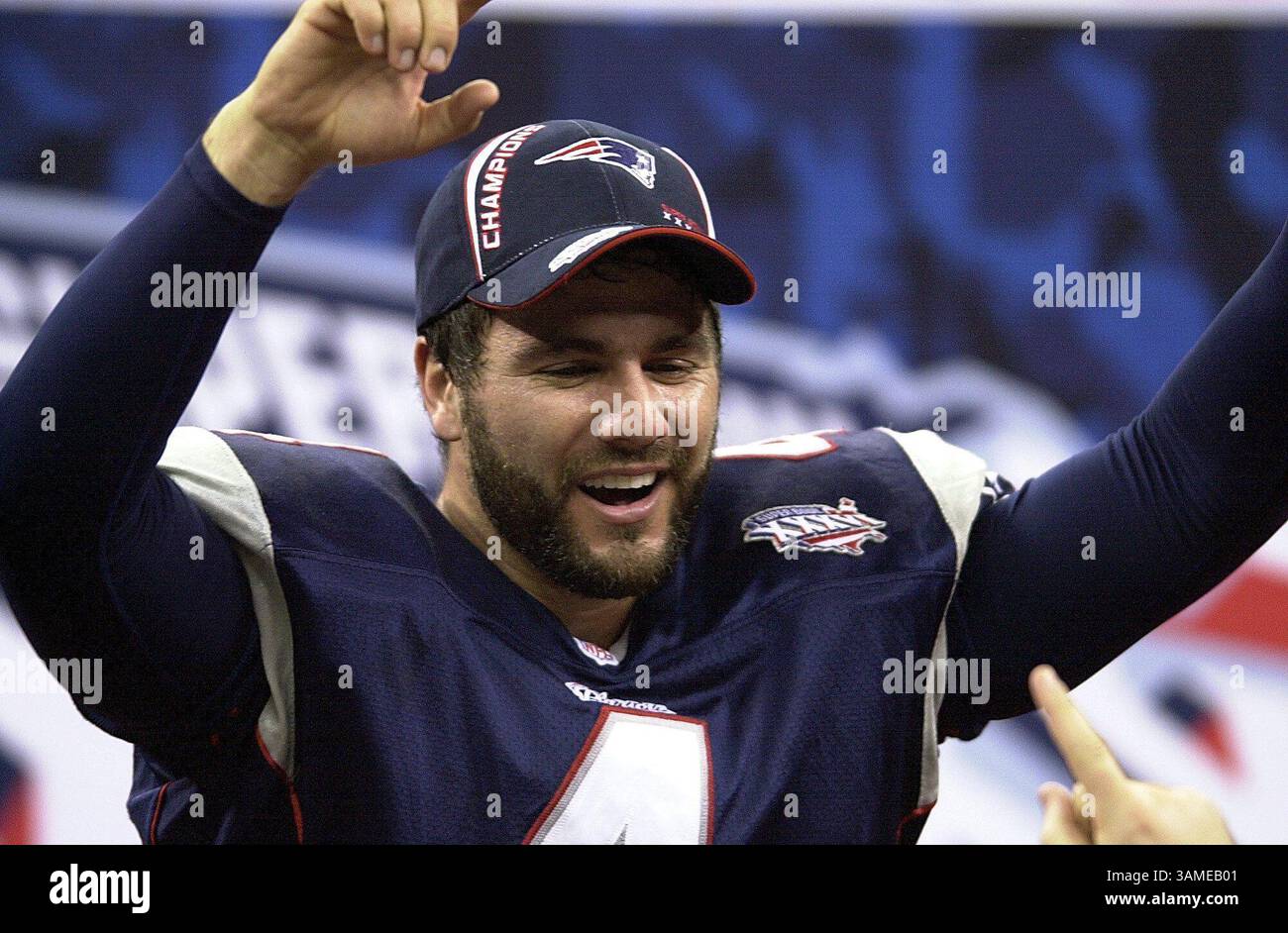 Adam vinatieri rams 2002 hi-res stock photography and images - Alamy