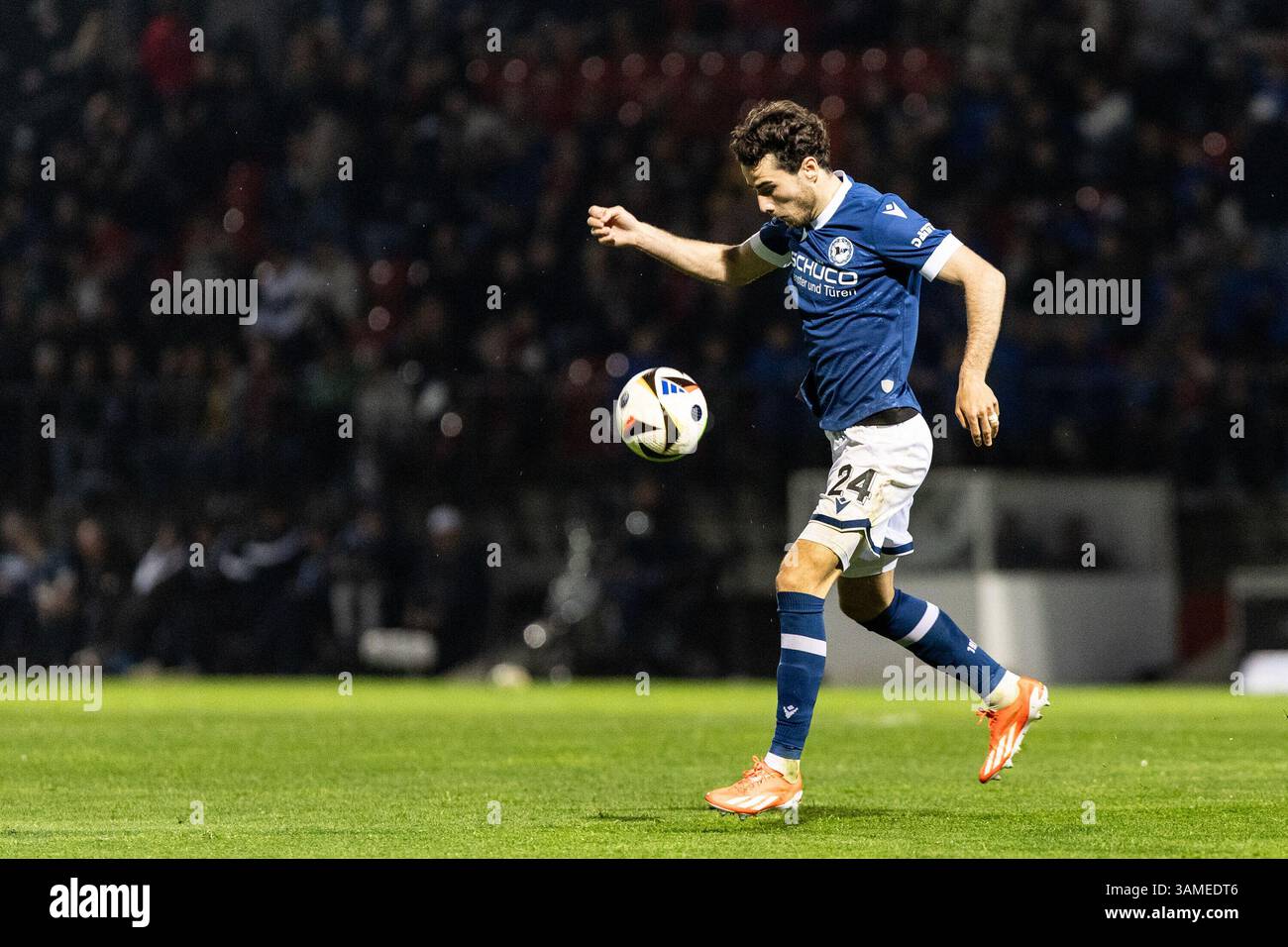 Lannert, Christopher (DSC Arminia Bielefeld, 24) 3.Liga: Viktoria K?ln - DSC Arminia Bielefeld ...