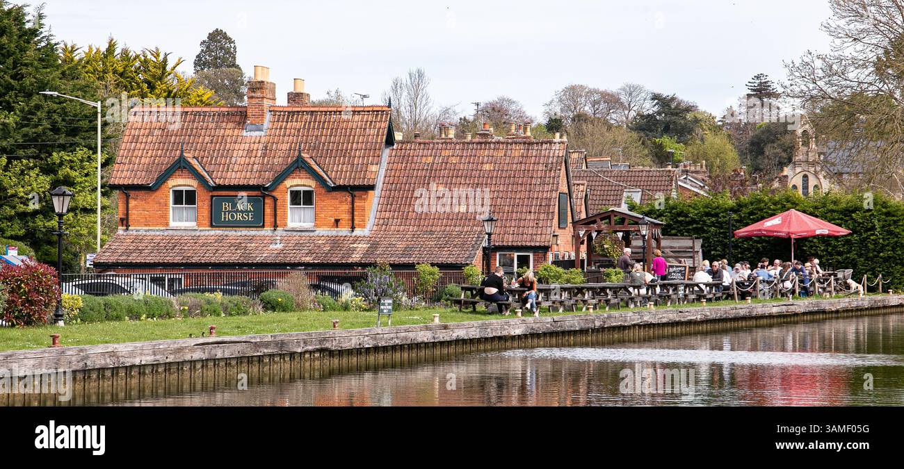 Drinks al fresco countryside hi-res stock photography and images - Alamy