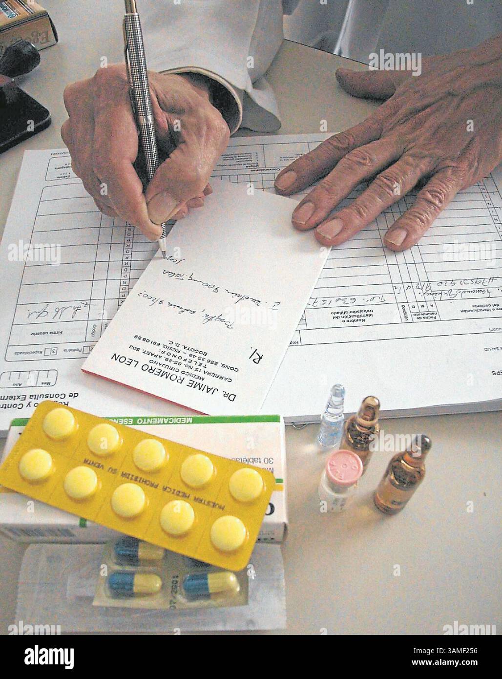 Crisis mundial hi-res stock photography and images - Alamy