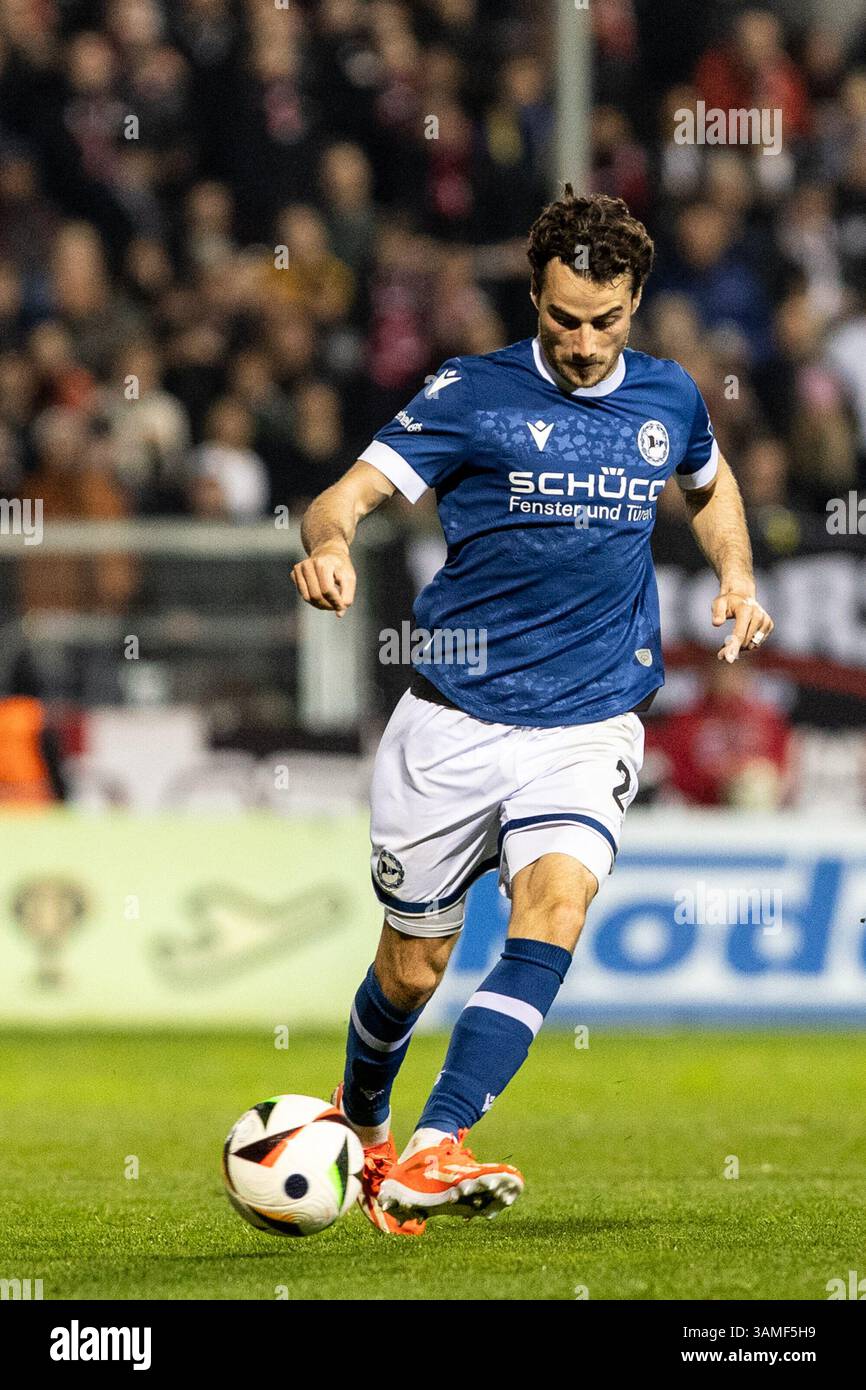 Lannert, Christopher (DSC Arminia Bielefeld, 24) 3.Liga: Viktoria K?ln - DSC Arminia Bielefeld ...