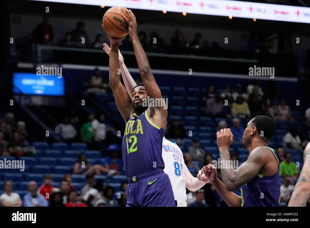New Orleans Pelicans guard Antonio Reeves (12) pulls down a rebound ...