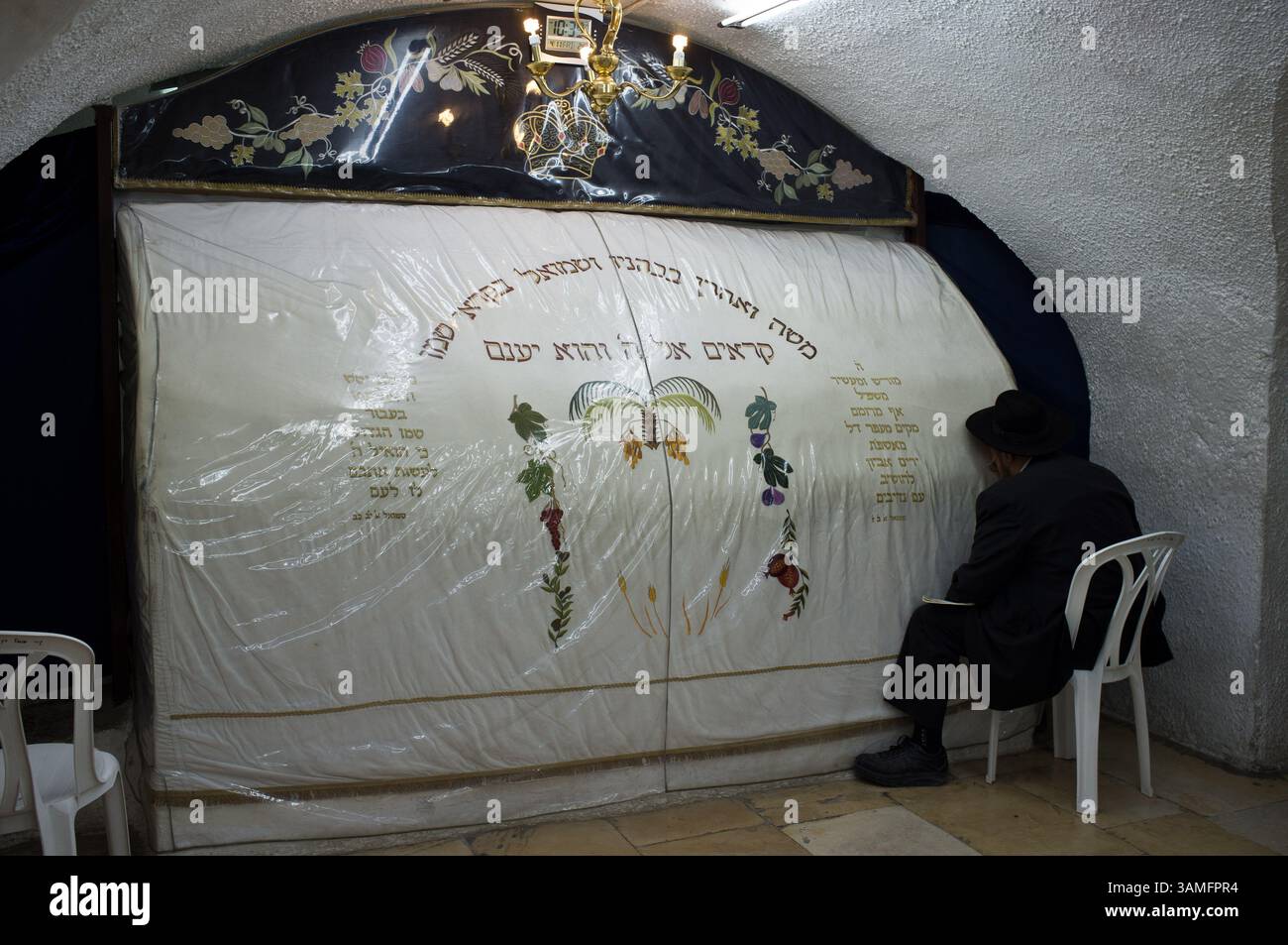 April 11, 2014 - Nabi Samwil, West Bank, Israel - Religious Jews pray ...