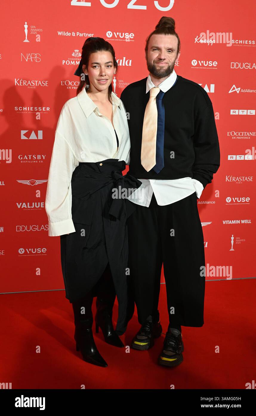 Musiker Alina Süggeler und Andreas Weizel der Band Frida Gold kommt zur ...