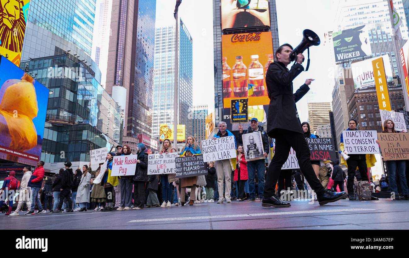 New York, New York, Deer. 13th Apr, 2025. (new) ukrainian voices rise ...