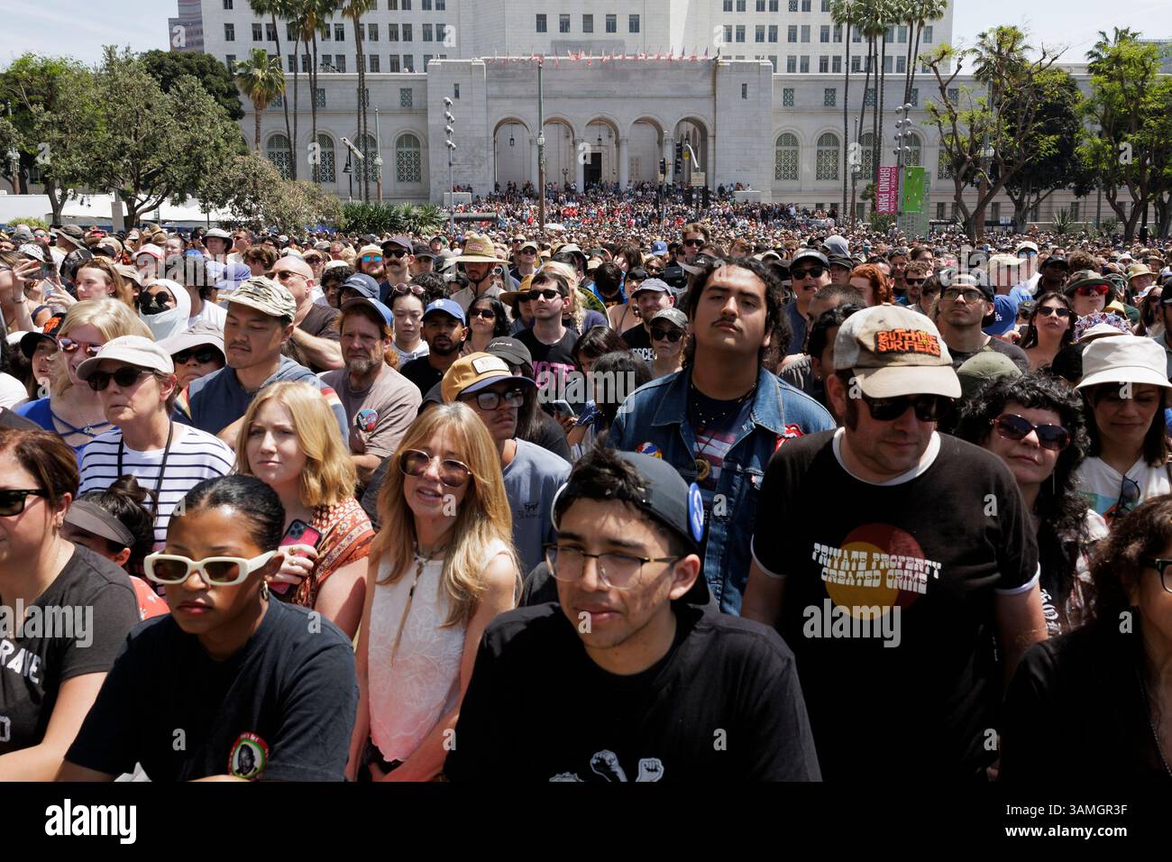 Los Angeles, USA. 12th Apr, 2025. Audience members watch Maggie Rogers ...