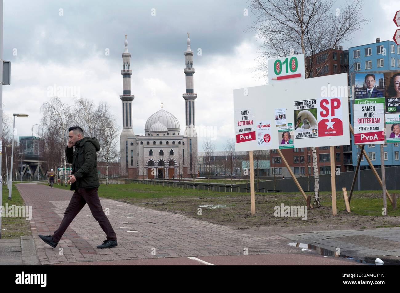 Islam basher hi-res stock photography and images - Alamy