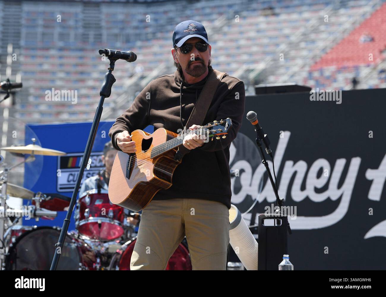 BRISTOL, TN - APRIL 13: Country music singer Rodney Atkins performs ...
