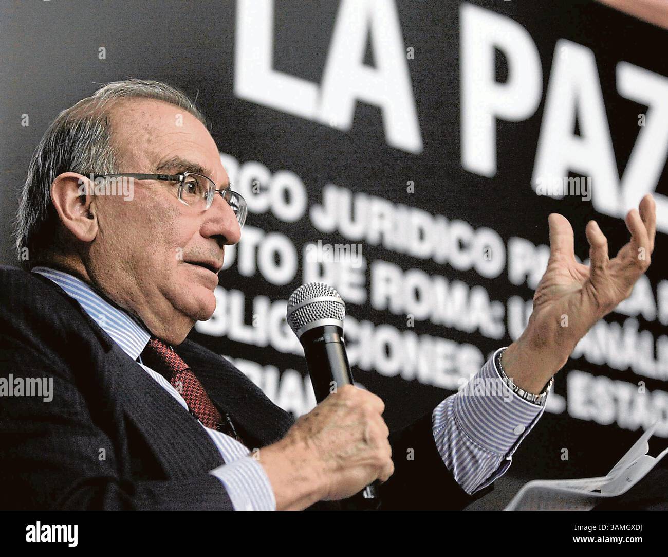 Jan. 22, 2014 - Colombia - 13 de Noviembre de 2013 Foro Marco juridico ...