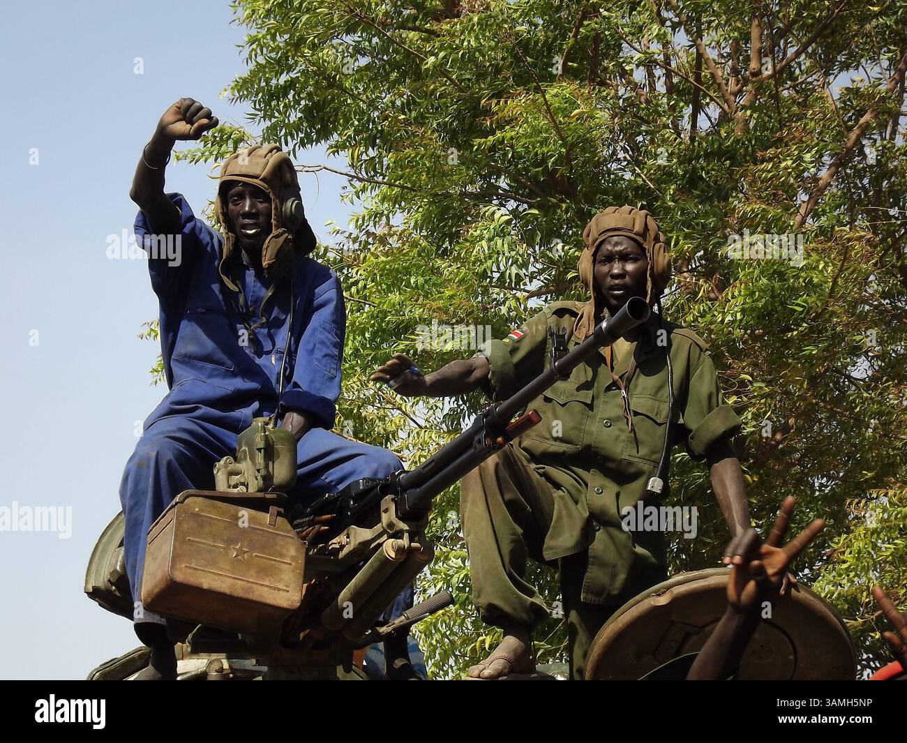 Jan 12, 2014 - Bentiu, South Sudan - Soldiers of on patrol. South ...