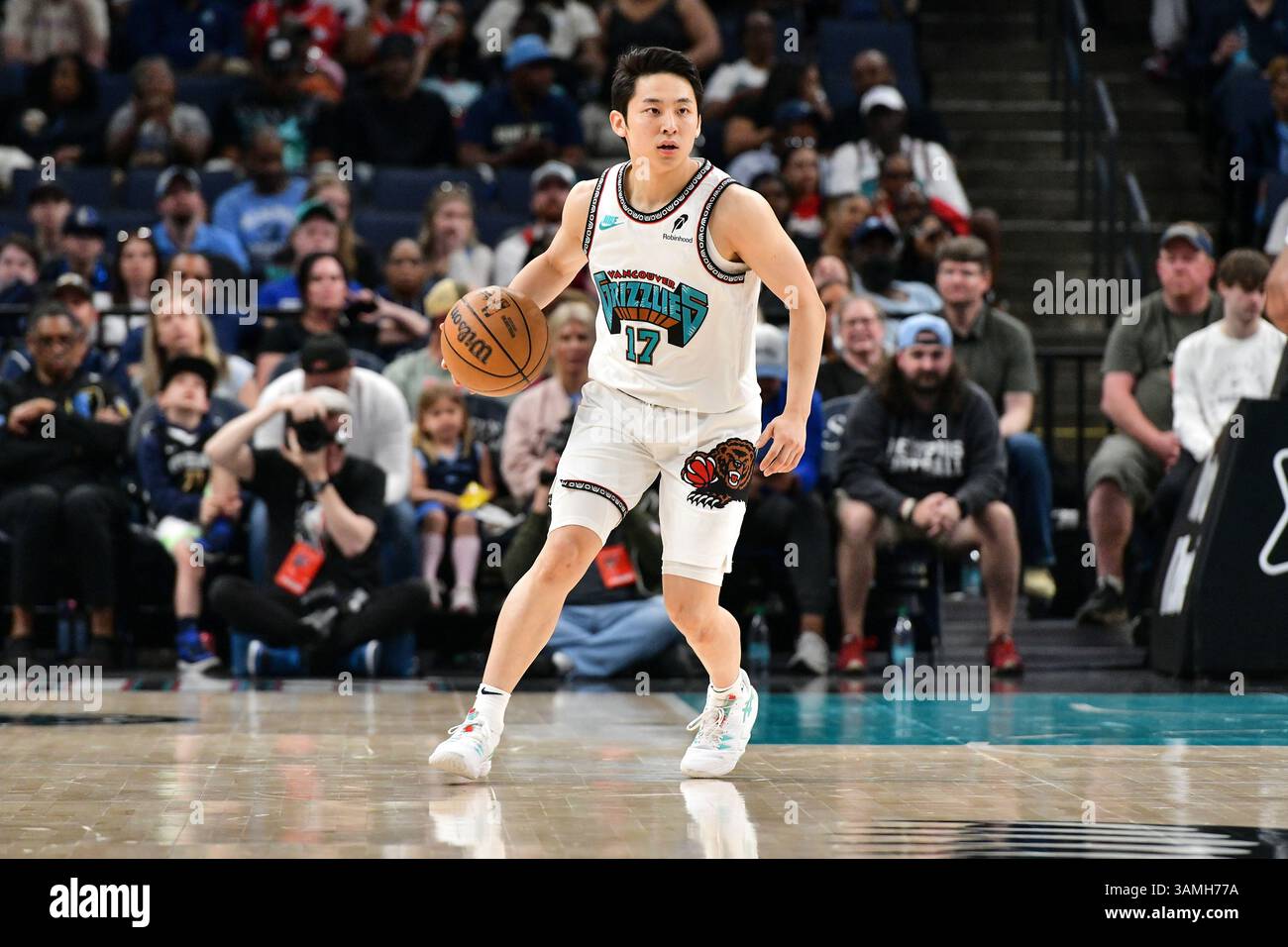 Memphis Grizzlies guard Yuki Kawamura (17) brings the ball up court in ...