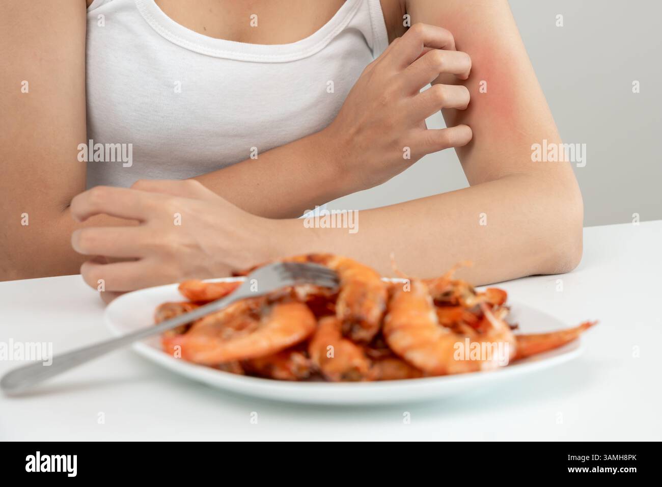 food allergies, women have reactions itching and redness after eating ...