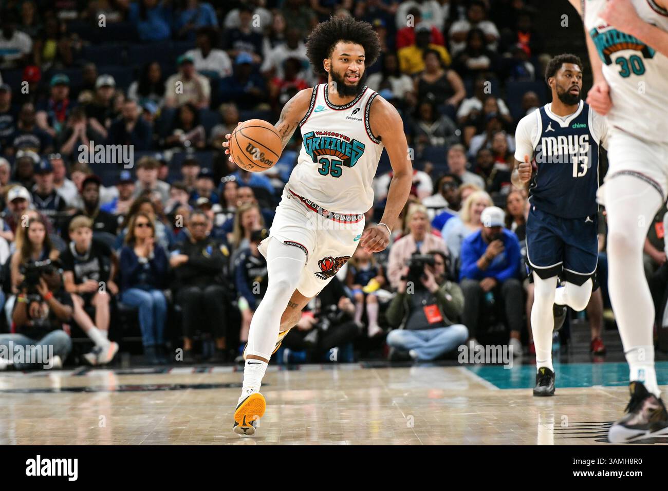 Memphis Grizzlies forward Marvin Bagley III (35) plays in the first ...