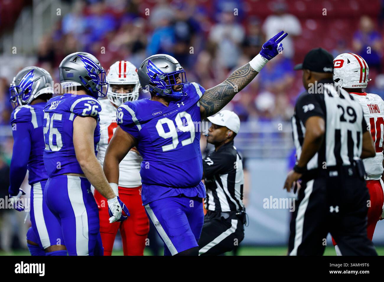 ST. LOUIS, MO - APRIL 13: St. Louis Battlehawks defensive tackle Austin ...