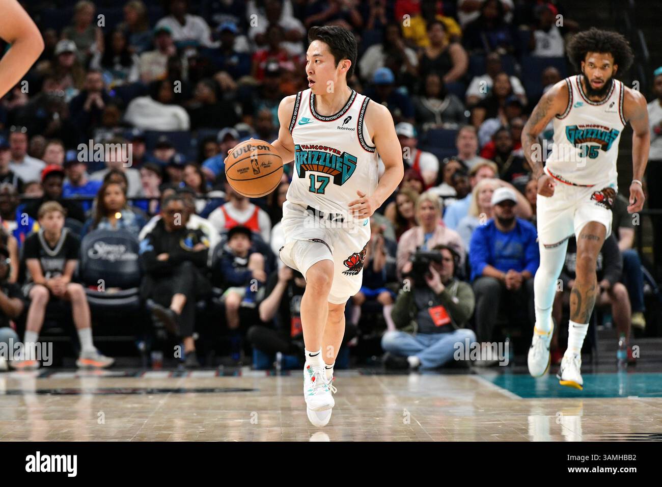 Memphis Grizzlies guard Yuki Kawamura (17) brings the ball up court in ...