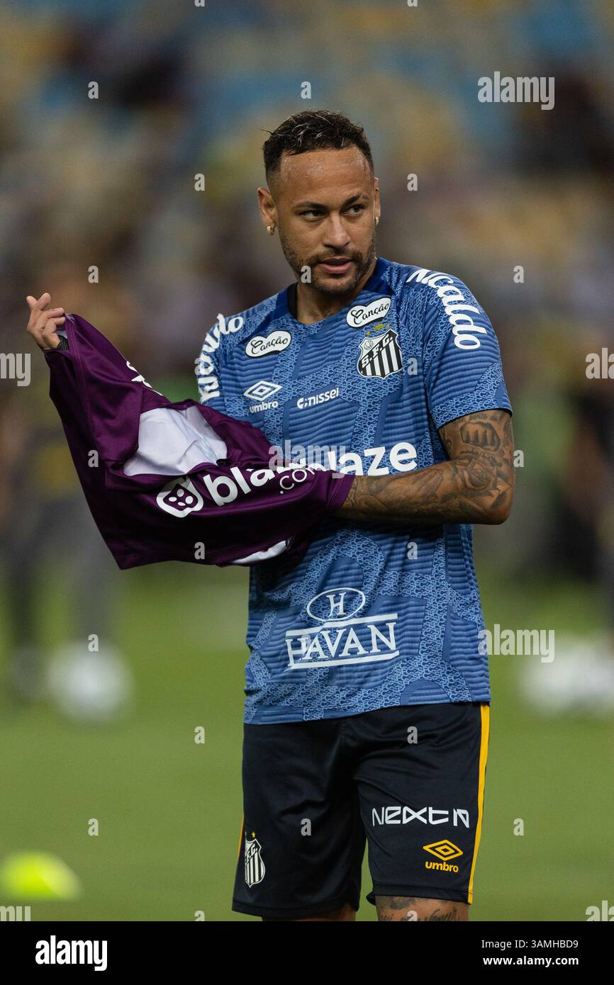 RIO DE JANEIRO, BRAZIL - APRIL 13: NEYMAR of Santos warms up prior the ...