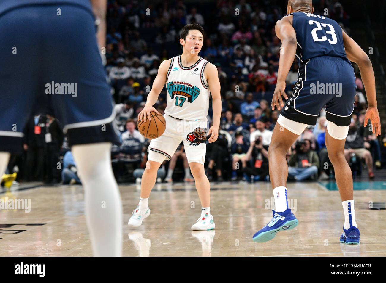 Memphis Grizzlies guard Yuki Kawamura (17) plays in the first half of ...