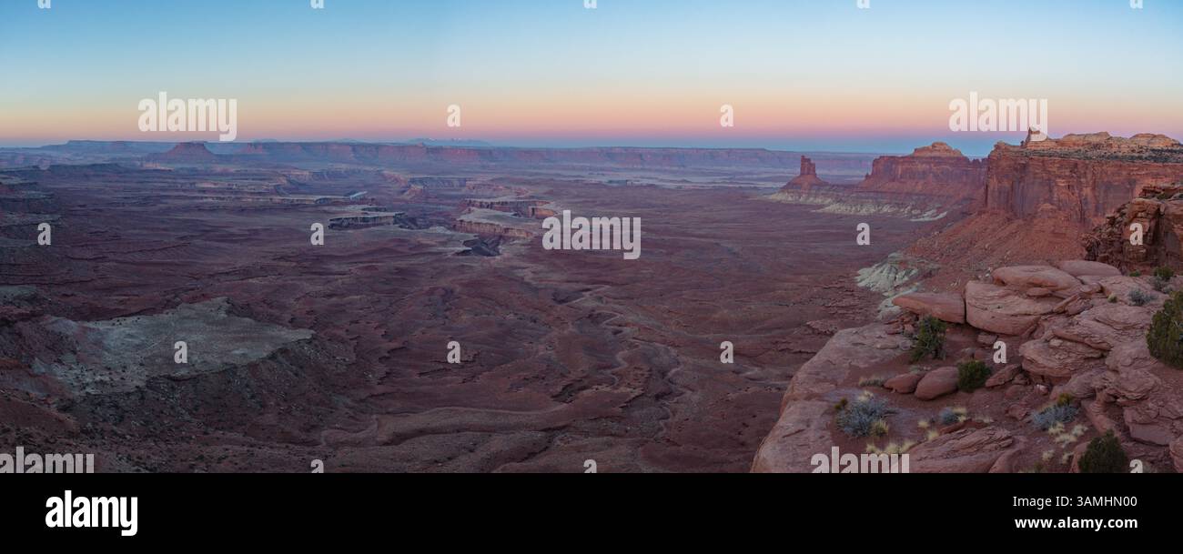 Sunrise at the Green River overlook Island in the Sky district of ...