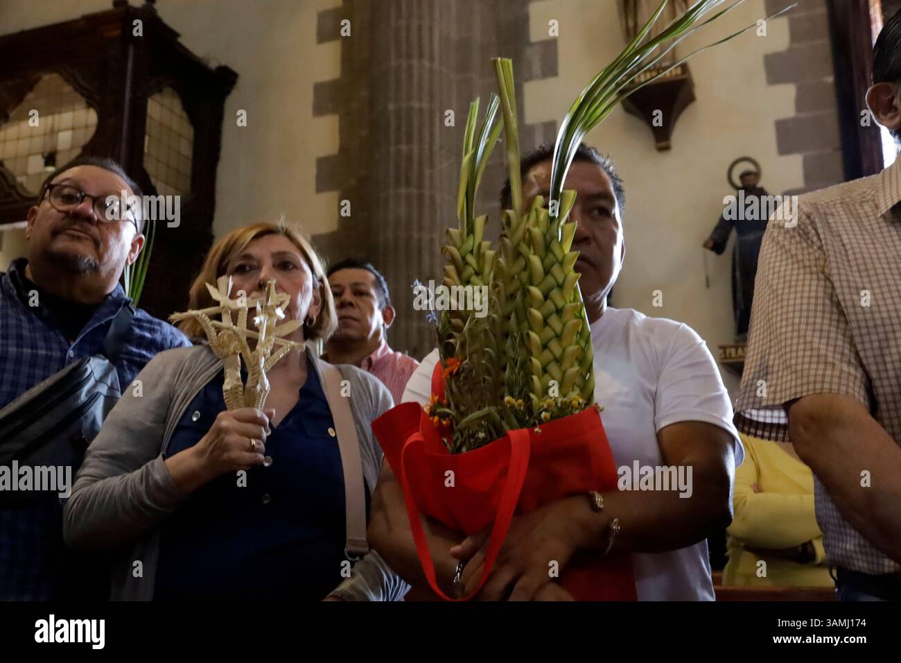 Mexico City, Mexico. 13th Apr, 2025. Catholic faithful hold palm ...
